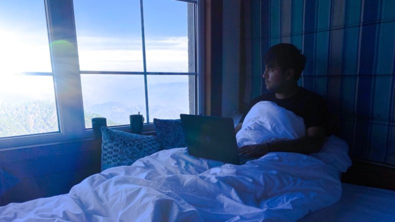 How To Use A Laptop In A Bed: 7 Helpful Tips - The Travel Blogs