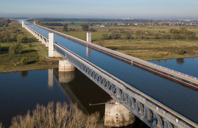 10 Amazing Water Bridges of the World | Navigable Aqueducts - The ...